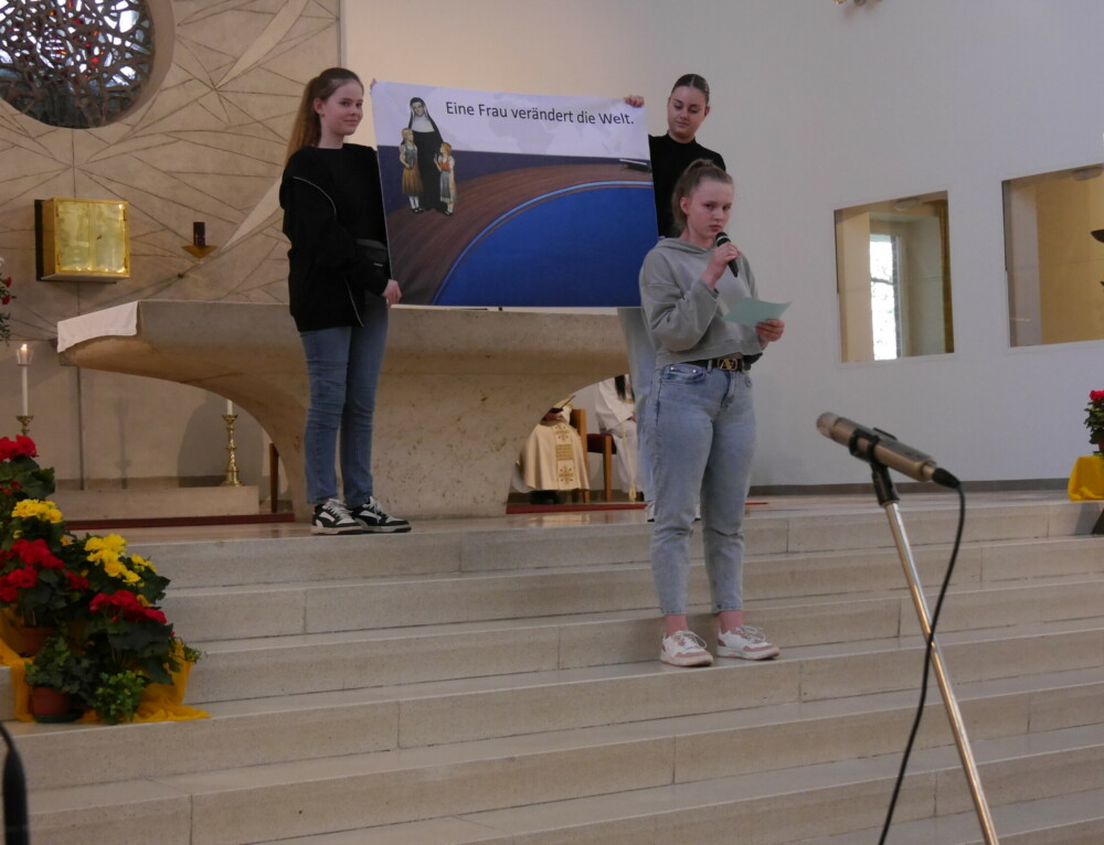 Pfarrfest in Weiden, Pfarrei St. Josef – und wir Schulschwestern waren voll dabei! – Arme ...