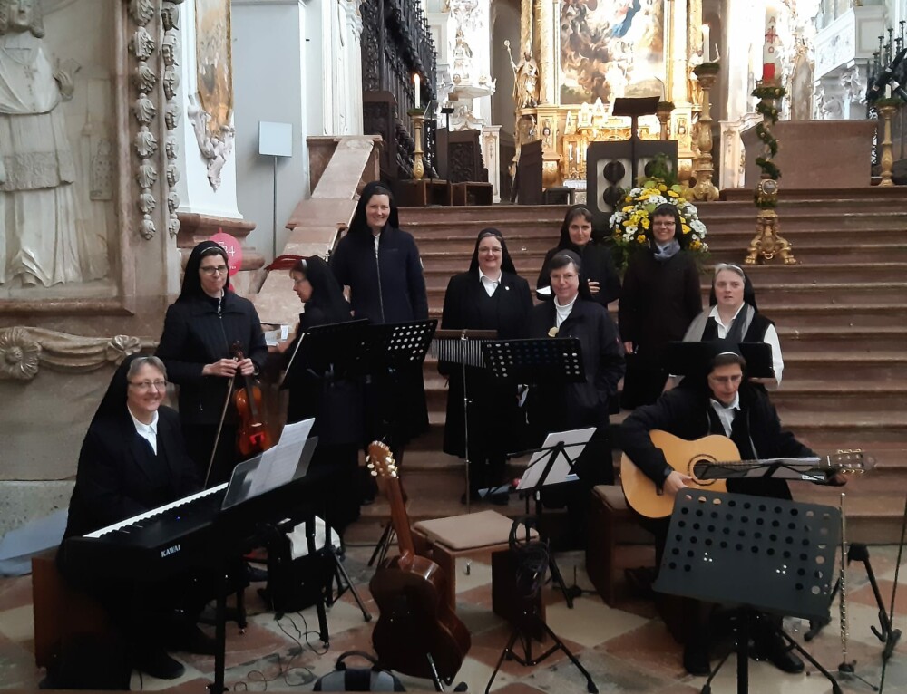 Pfarrfest in Weiden, Pfarrei St. Josef – und wir Schulschwestern waren voll dabei! – Arme ...